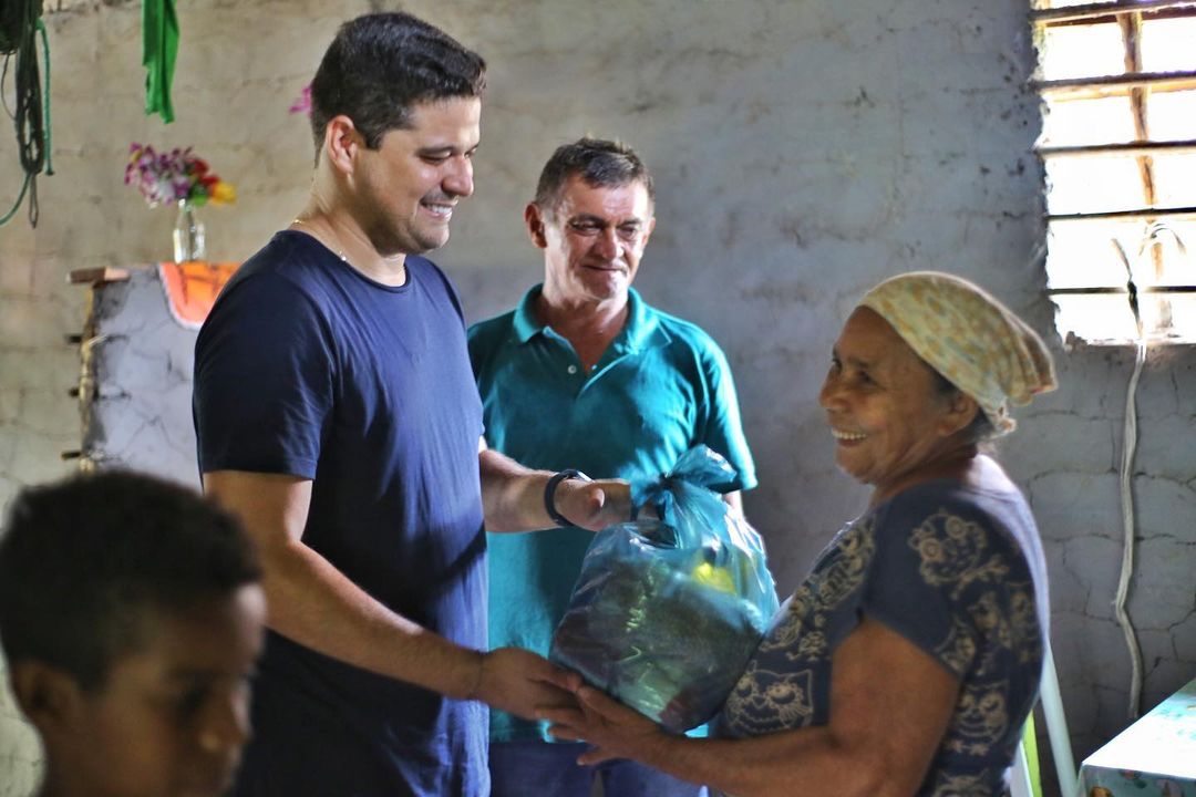 Almeida Neto visita famílias e distribui cestas básicas em Afonso Cunha ...